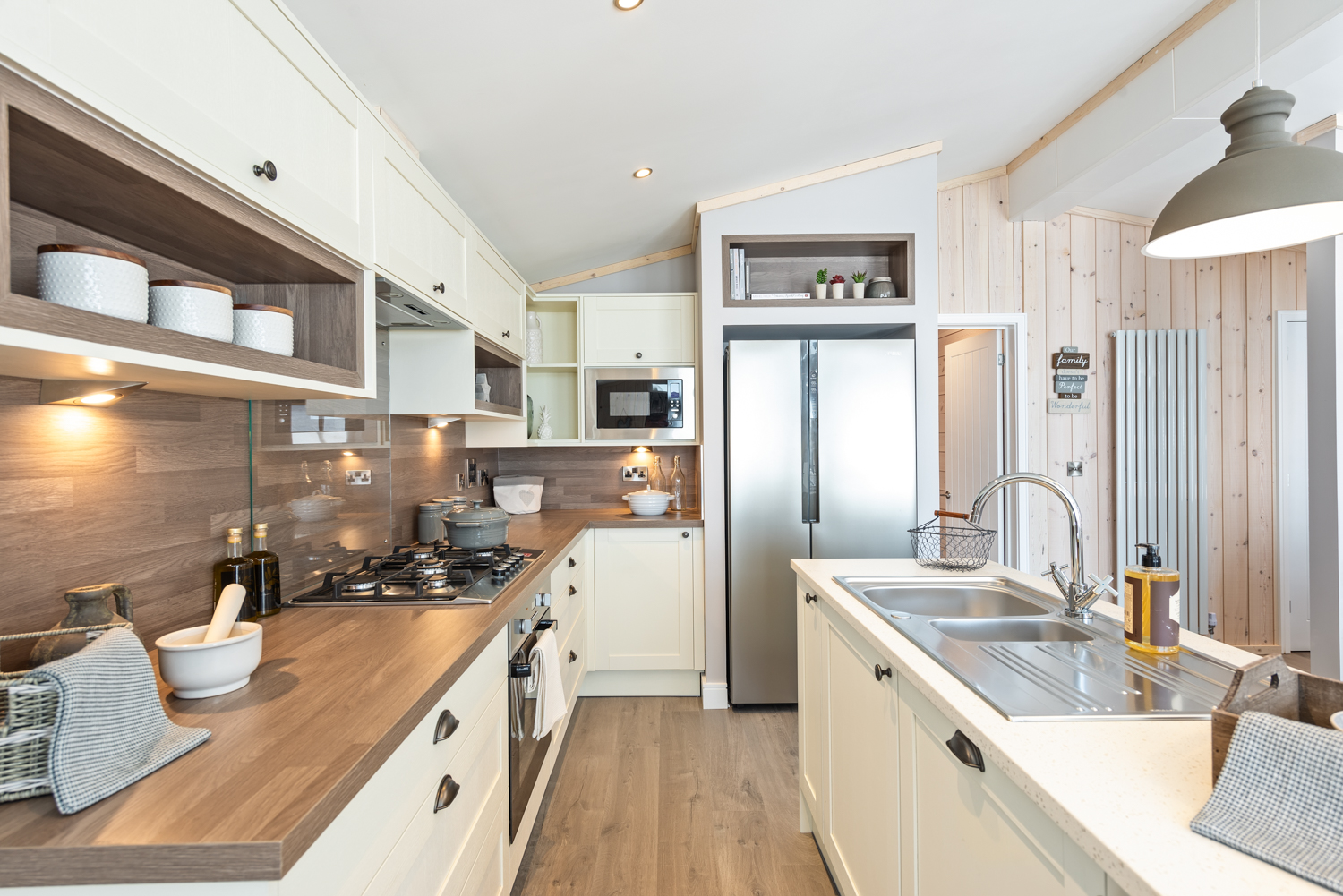 Prestige Homeseeker Casa Di Lusso kitchen - Woodward Lakes and Lodges
